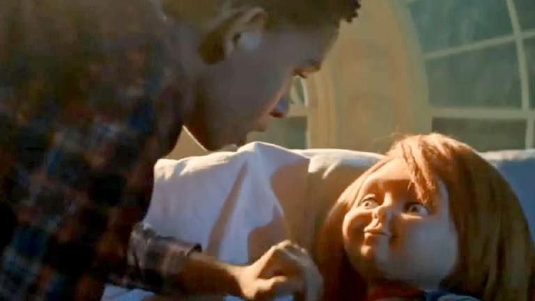 ¡Se puso raro Chucky! Esta fue la polémica escena de un beso que no ...